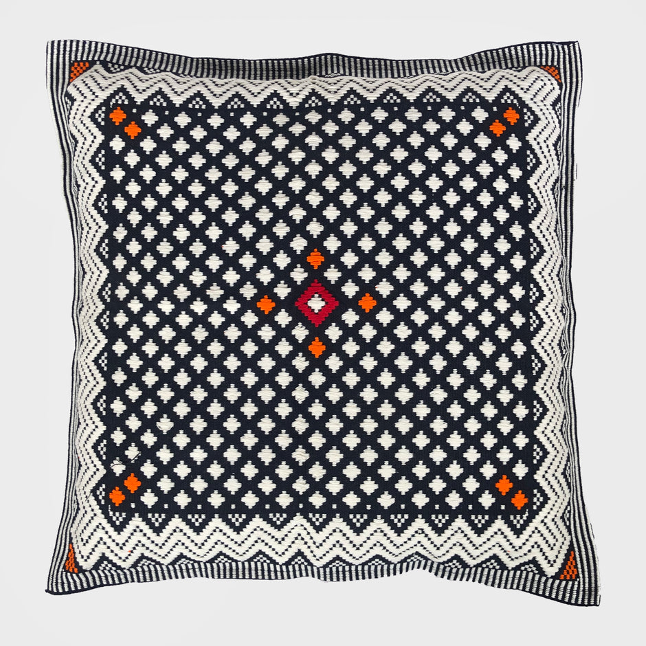 Traditional Dumbara Weaving – BAREFOOT