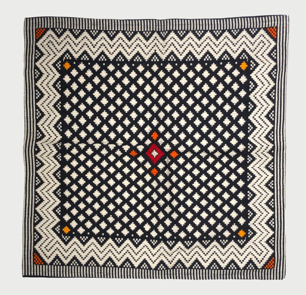 Traditional Dumbara Weaving – BAREFOOT