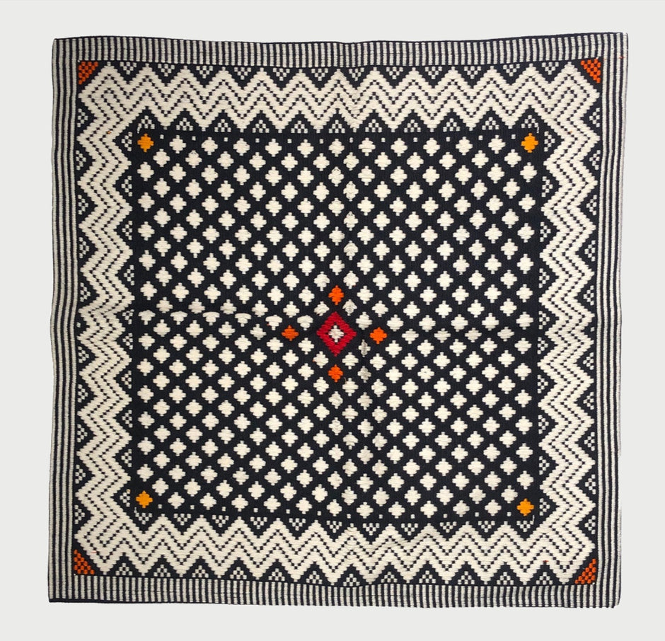 Traditional Dumbara Weaving – BAREFOOT